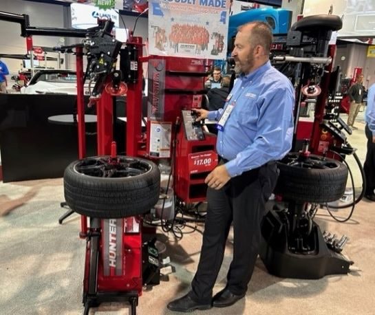 Hunter Releases Maverick Center-Clamp Tire Changer | Modern Tire Dealer