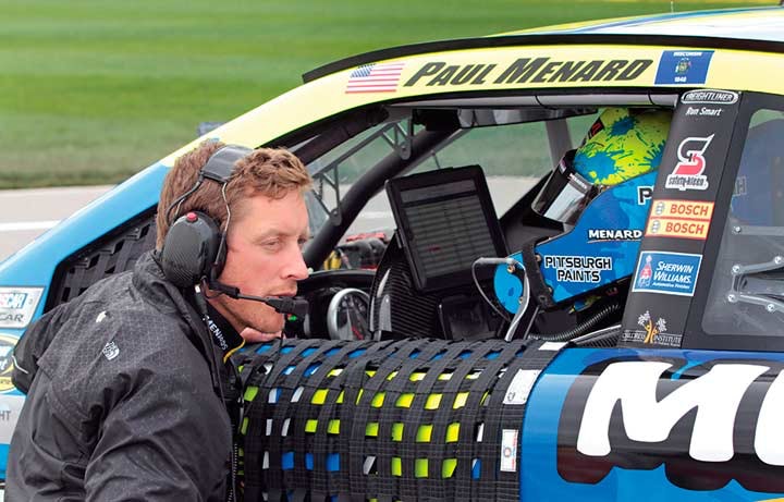 Crew Chief Justin Alexander wins third MOOG ‘Problem Solver’ Award ...